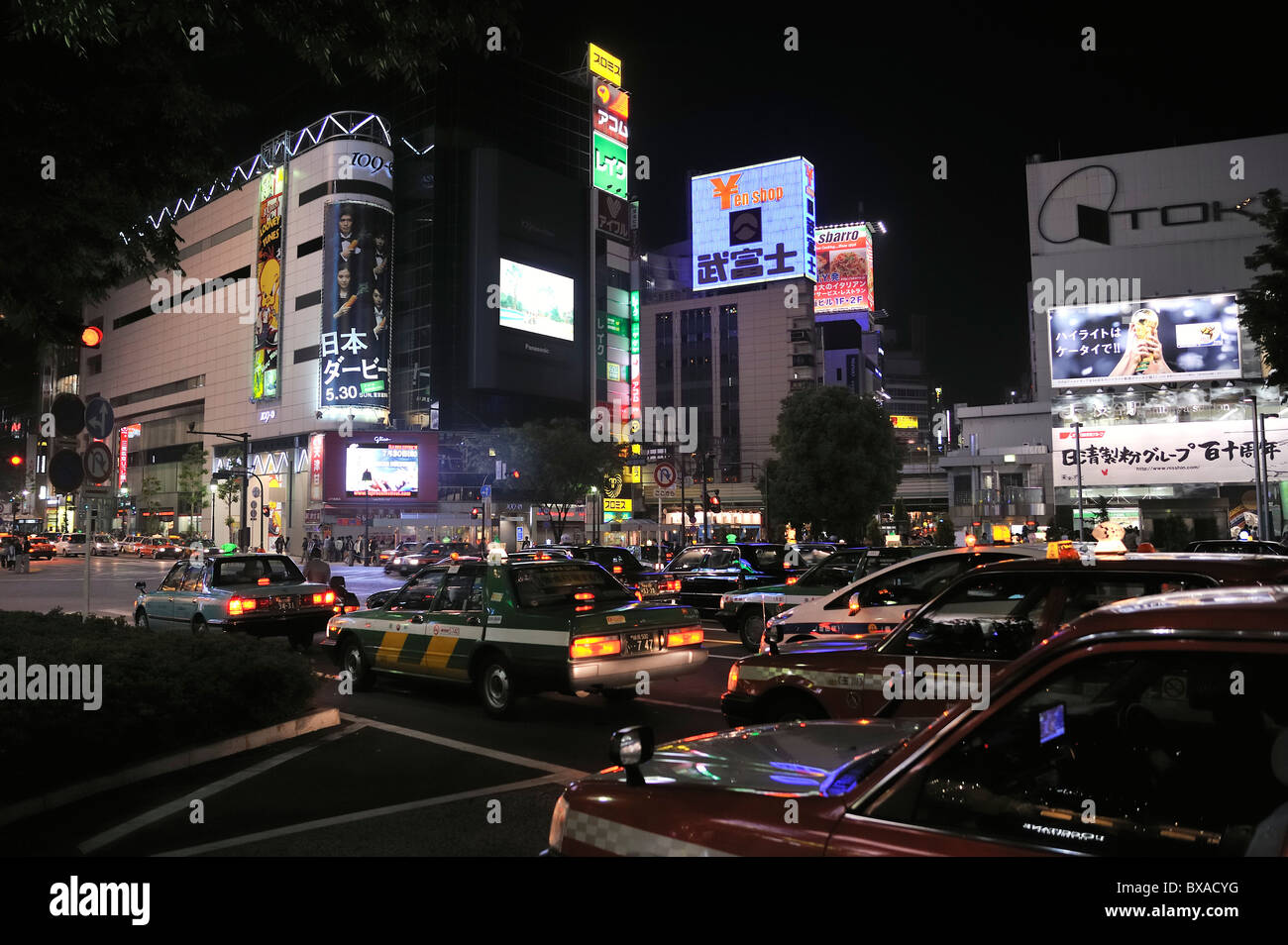 Shibuya Crossing Night Stock Photos & Shibuya Crossing Night Stock ...
