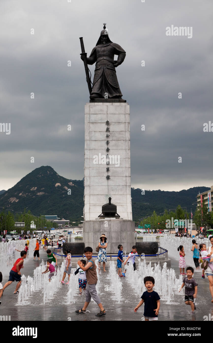 Children playing in water korea hi-res stock photography and images - Alamy