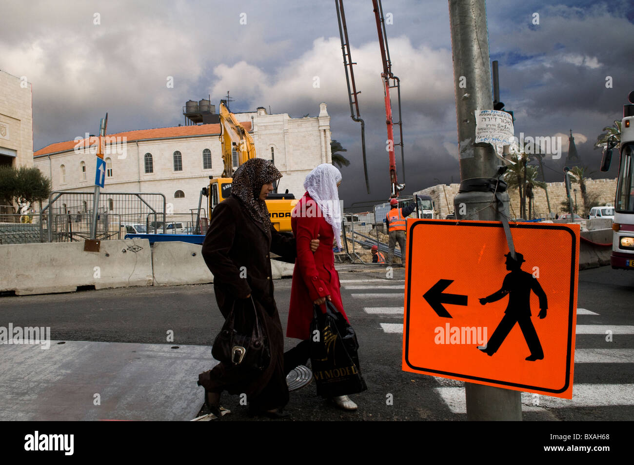 Arab pedestrian crossing hi-res stock photography and images - Alamy
