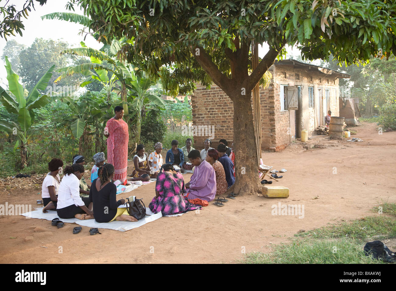 Village community meeting africa hi-res stock photography and images ...