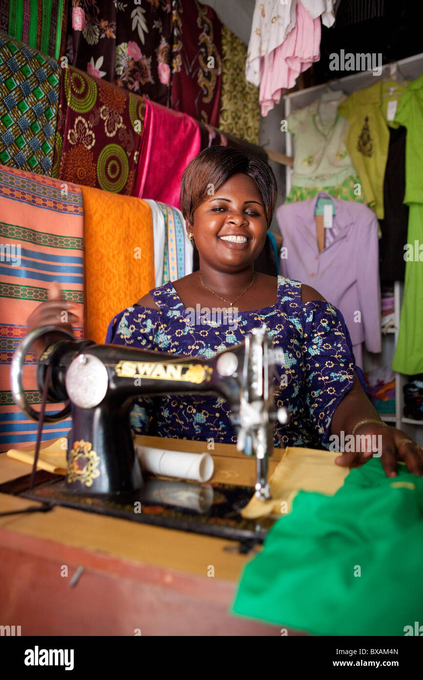Singer sewing machine shop in hi-res stock photography and images - Alamy