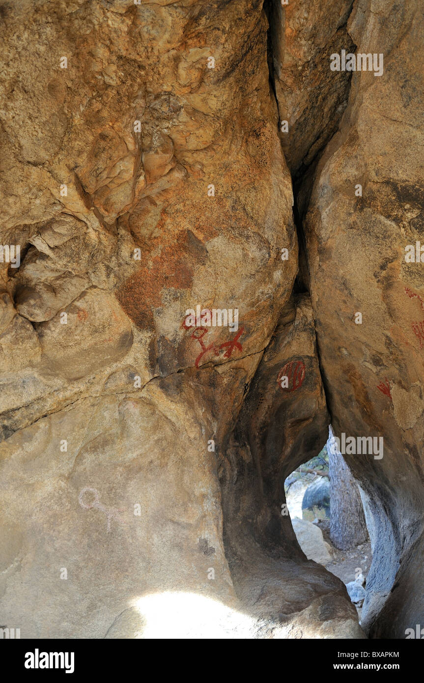 Petroglyphs joshua tree national park hi-res stock photography and ...