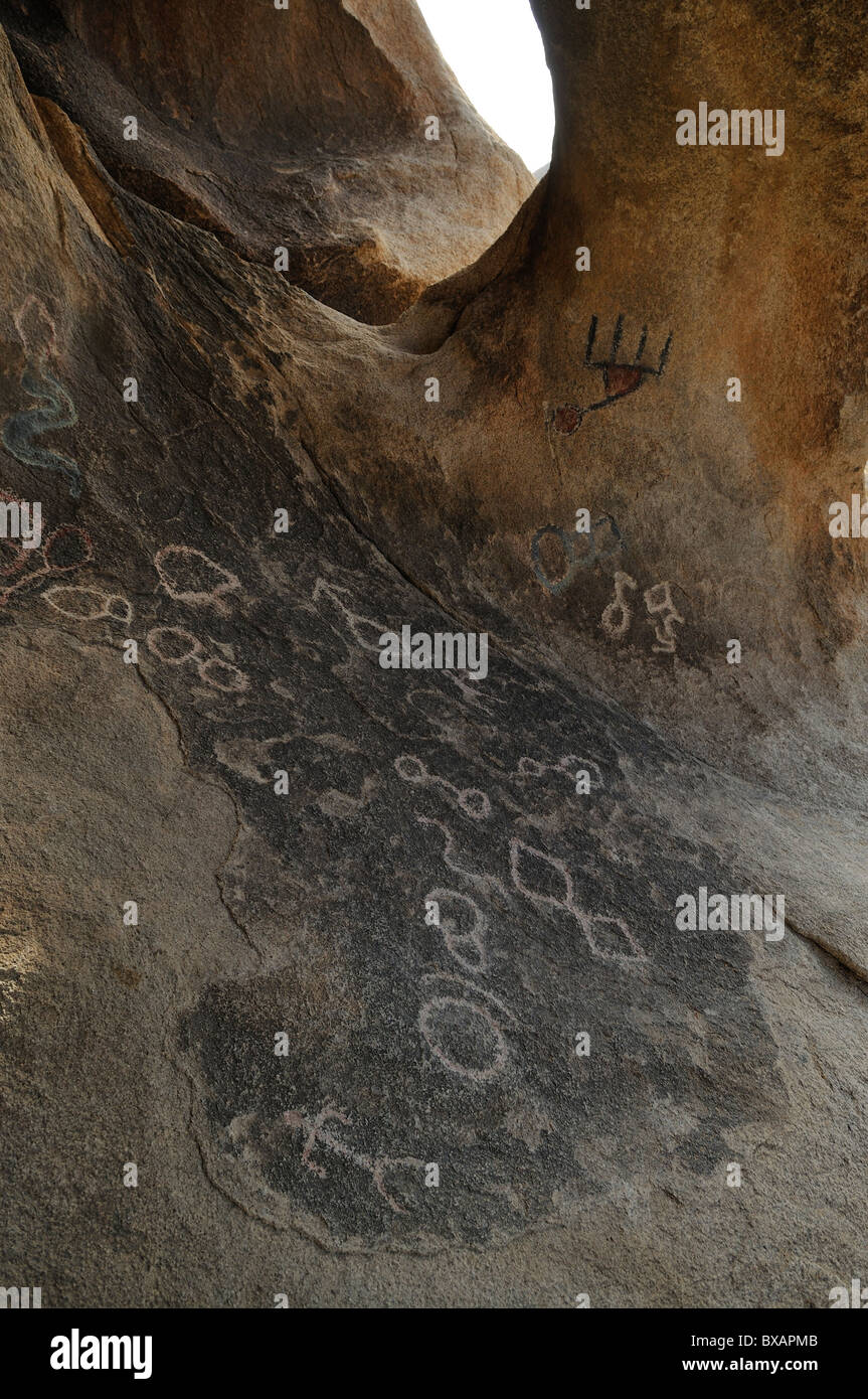 Petroglyphs joshua tree national park hi-res stock photography and ...