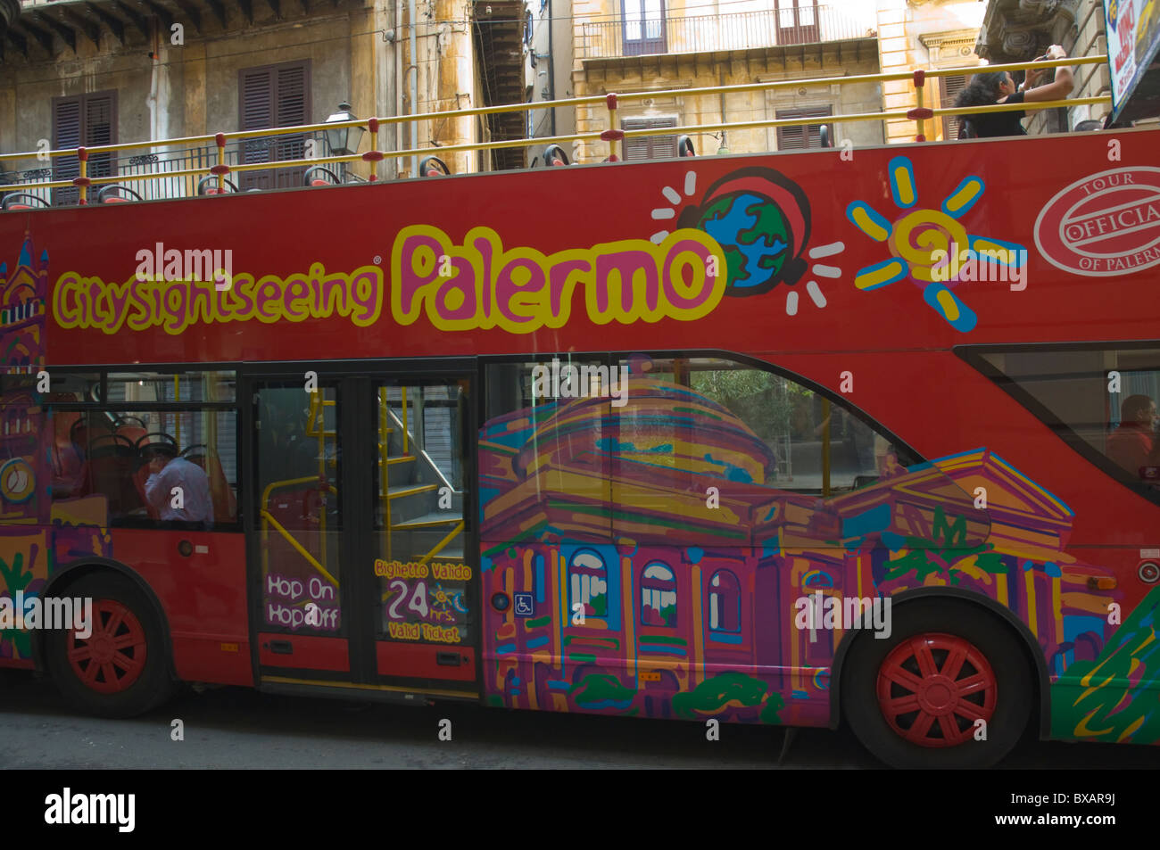 Official sightseeing tour hi-res stock photography and images - Alamy