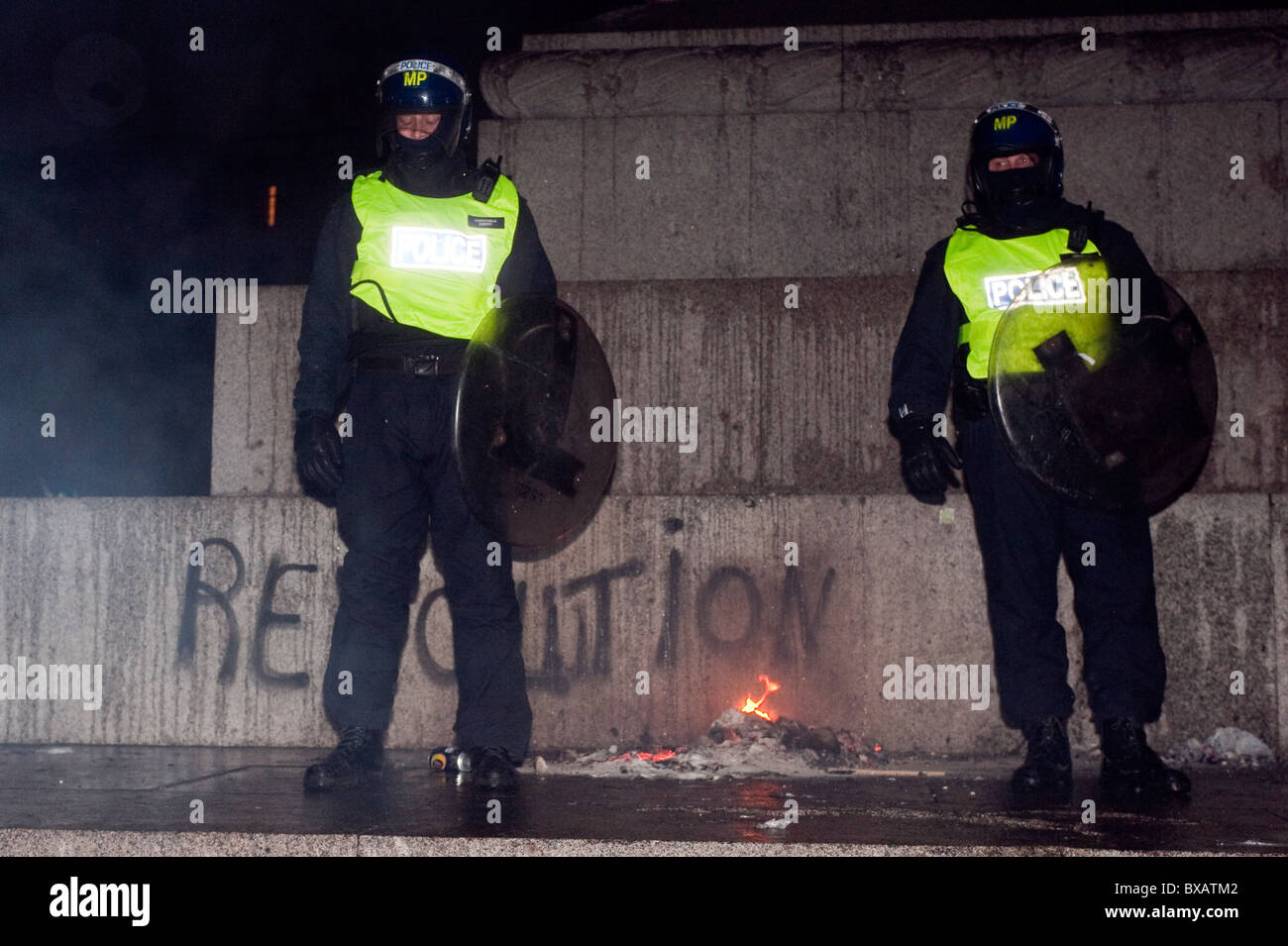 Metropolitan police officers, most in full riot protective uniform in ...