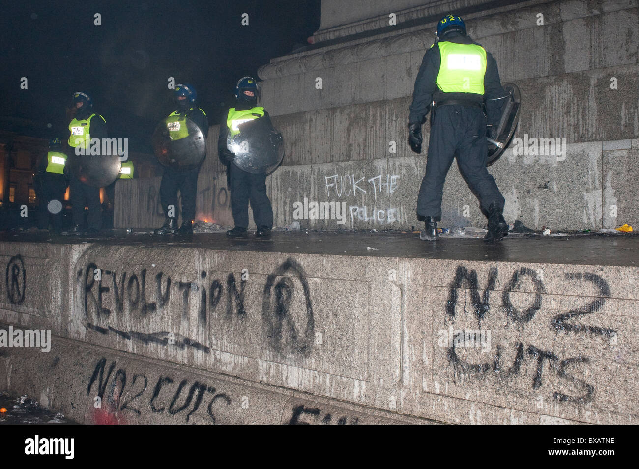 Metropolitan police officers, most in full riot protective uniform in ...