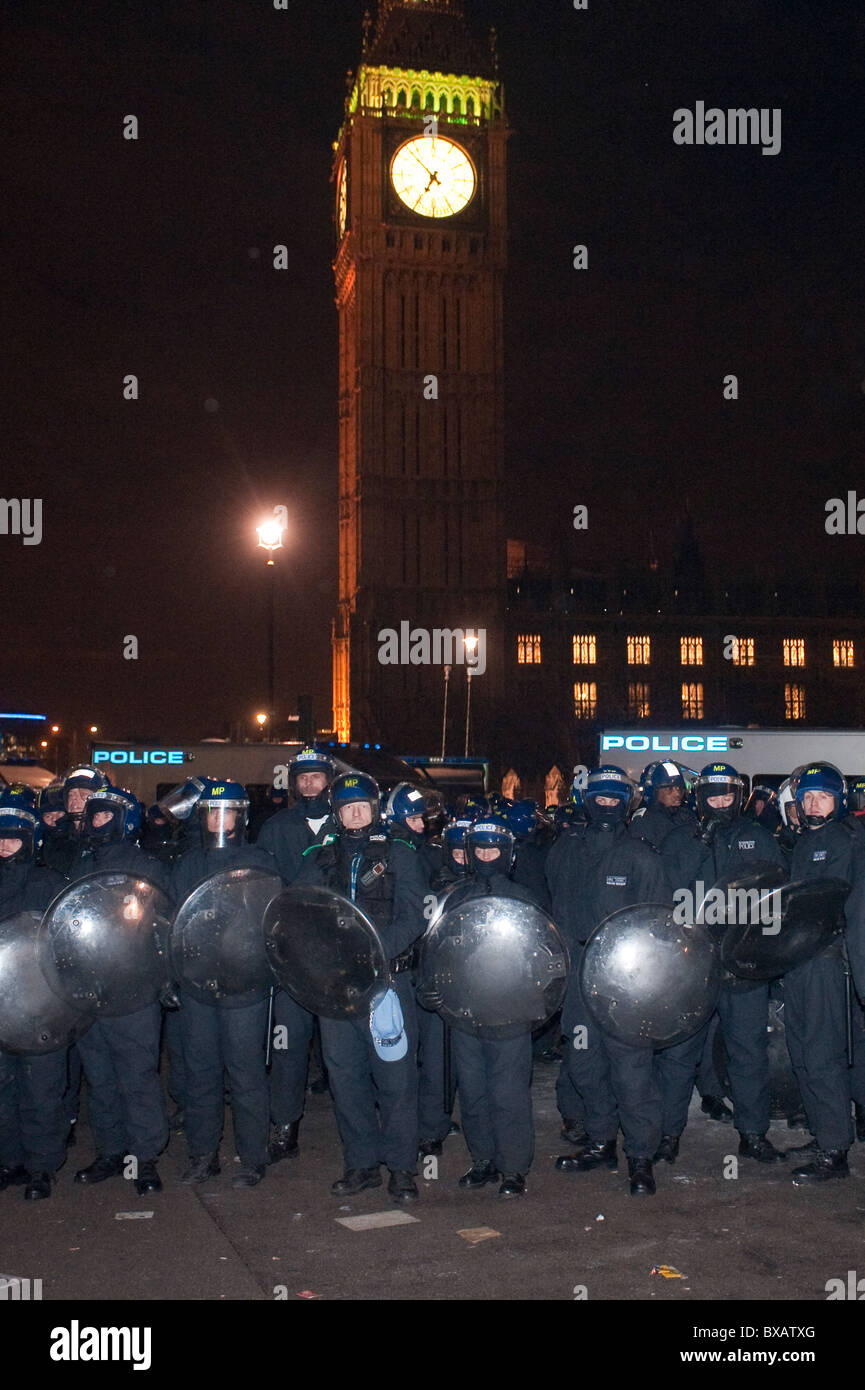 Metropolitan police officers, most in full riot protective uniform in ...