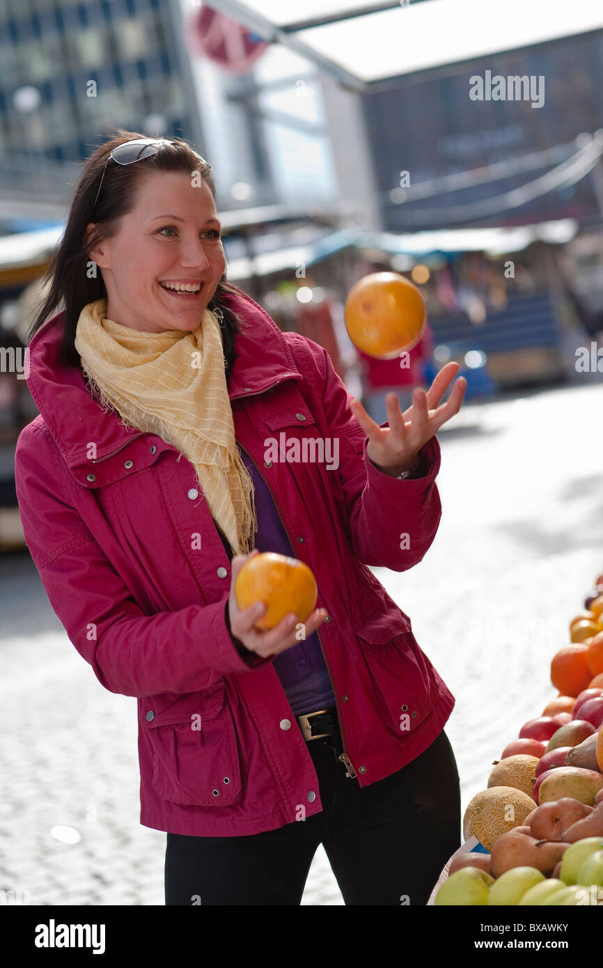 Woman juggling oranges hi-res stock photography and images - Alamy