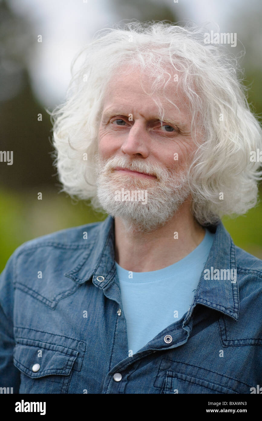 Portrait of senior man with beard Stock Photo - Alamy