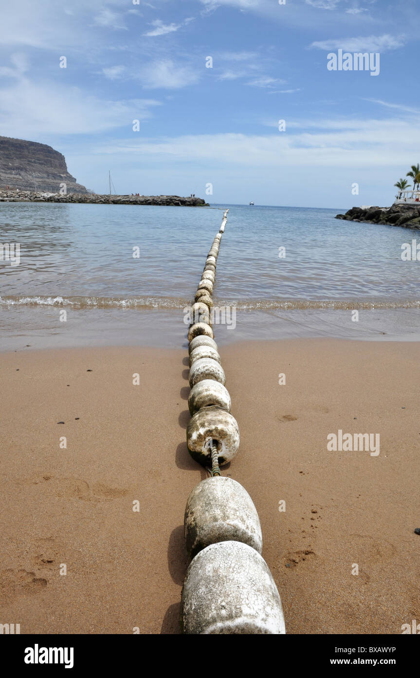 Dividing lane line in Gran Canria bay Stock Photo - Alamy