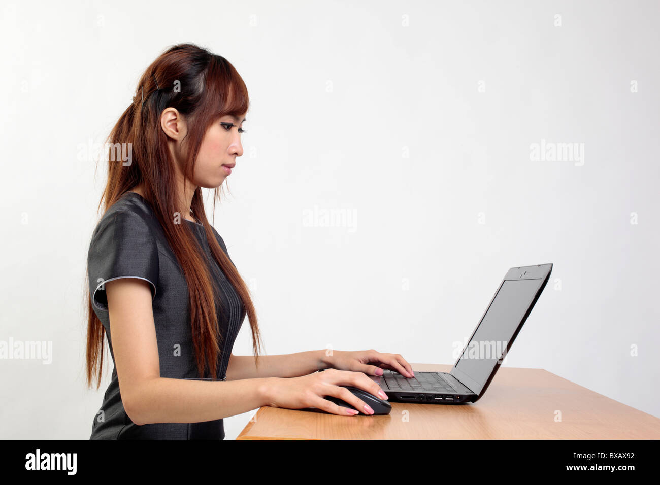 Office lady uses notebook computer Stock Photo - Alamy