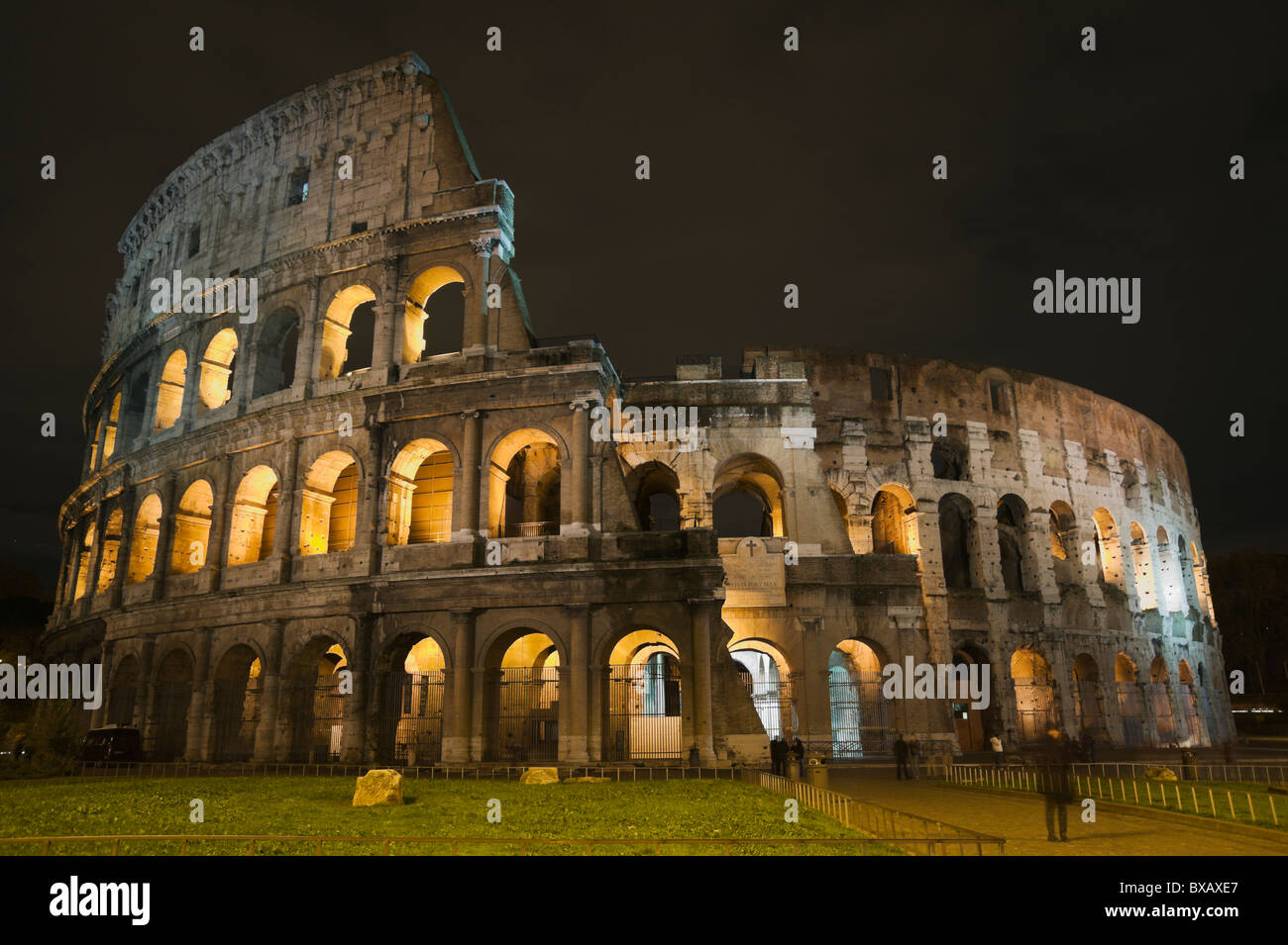 Roma, Colosseo di notte Stock Photo - Alamy