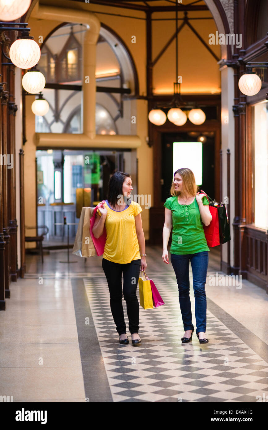 Shopping floors hi-res stock photography and images - Alamy