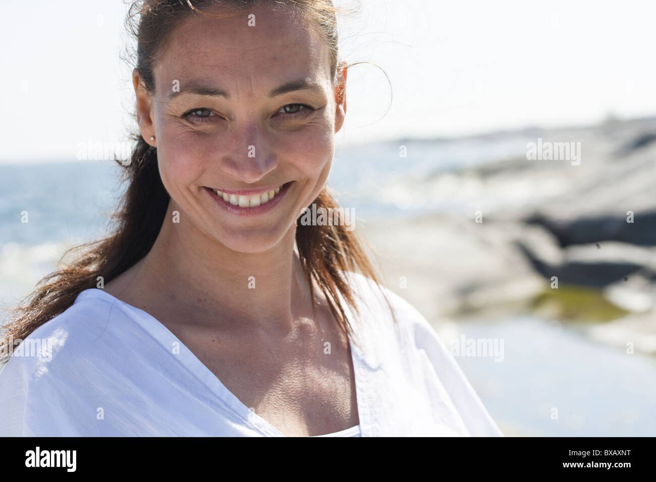 Woman smiling ocean cliffs hi-res stock photography and images - Alamy