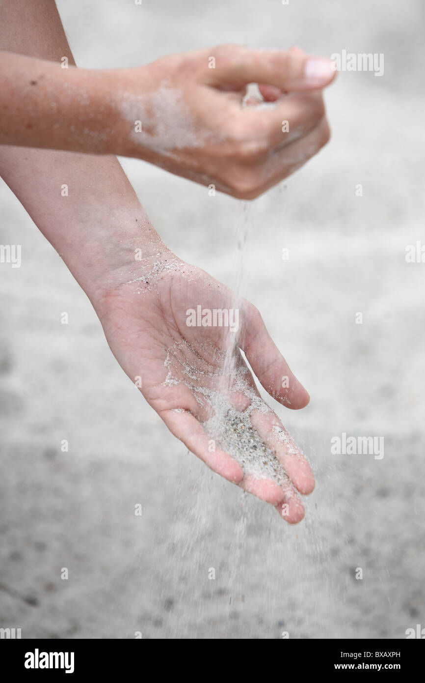 Hands holding pouring sand hi-res stock photography and images - Alamy