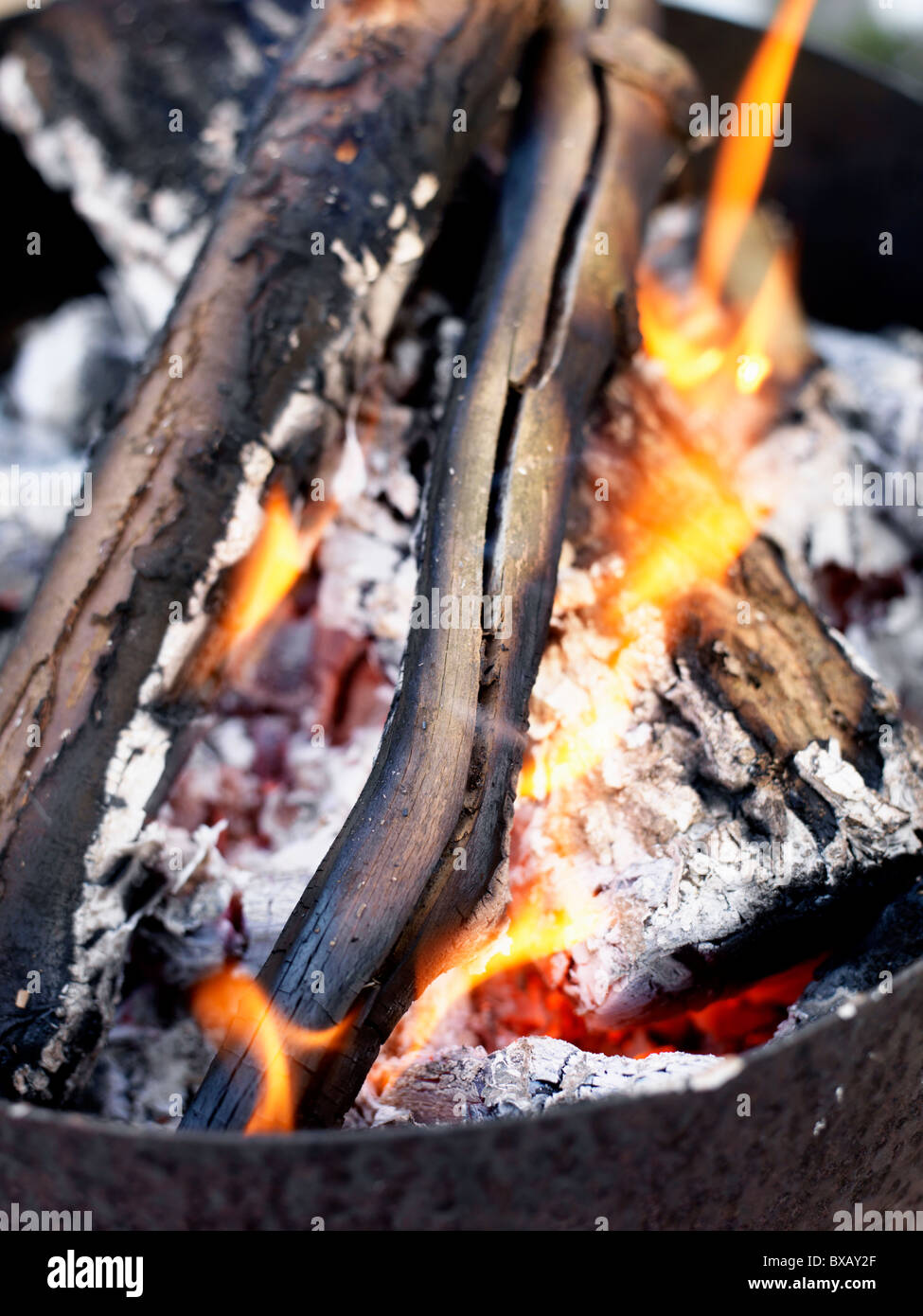 Burning log, close-up Stock Photo - Alamy