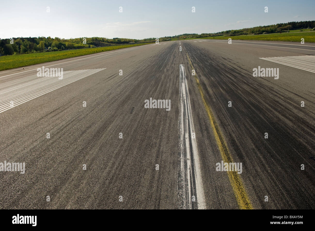 Runway highways hi-res stock photography and images - Alamy