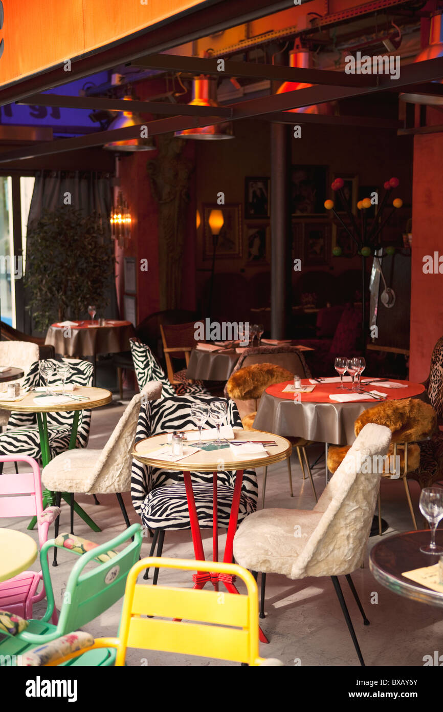 France, Paris, outdoor cafe Stock Photo - Alamy