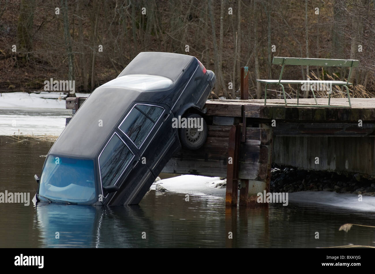 Car sinking in lake hi-res stock photography and images - Alamy