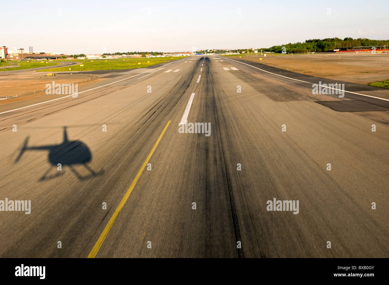 Asphalt runways hi-res stock photography and images - Alamy