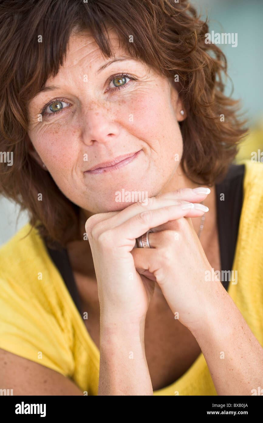 Portrait of woman smiling Stock Photo - Alamy