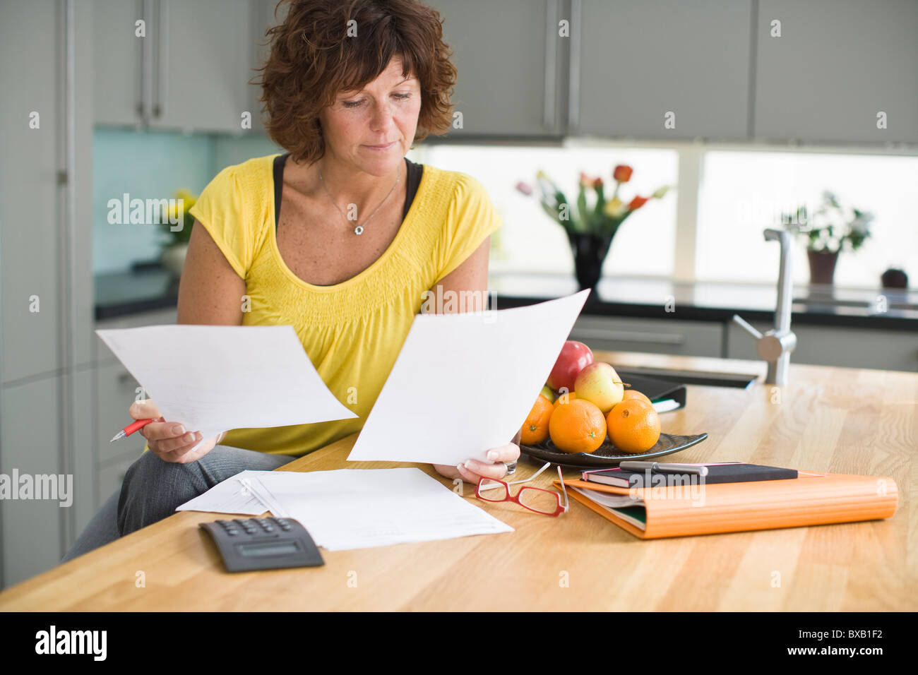 Kitchen sitting hi-res stock photography and images - Alamy