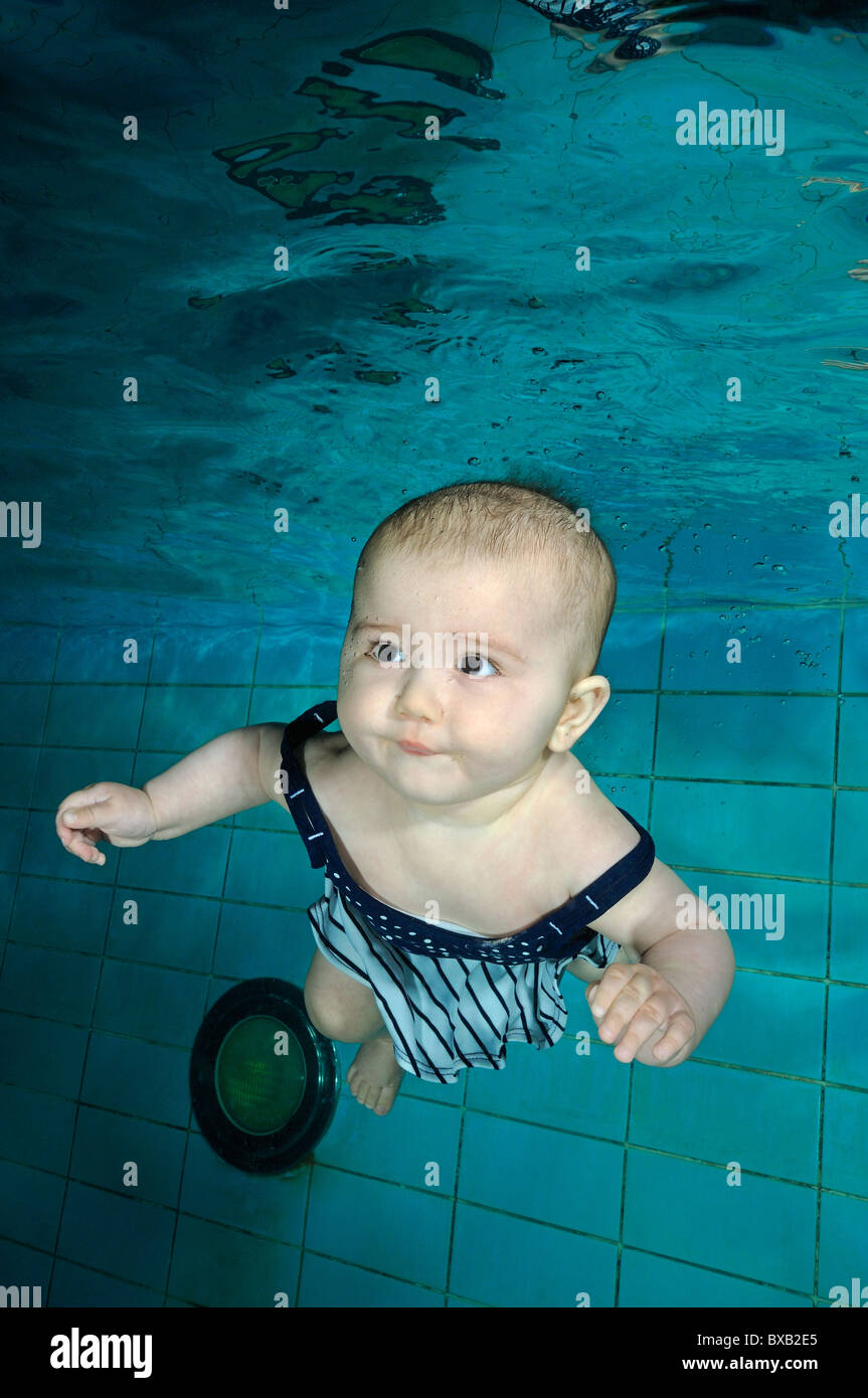 Baby diving underwater in pool hi-res stock photography and images - Alamy
