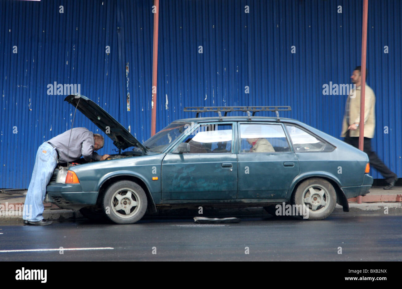 scenes from Moscow, car failure Stock Photo - Alamy
