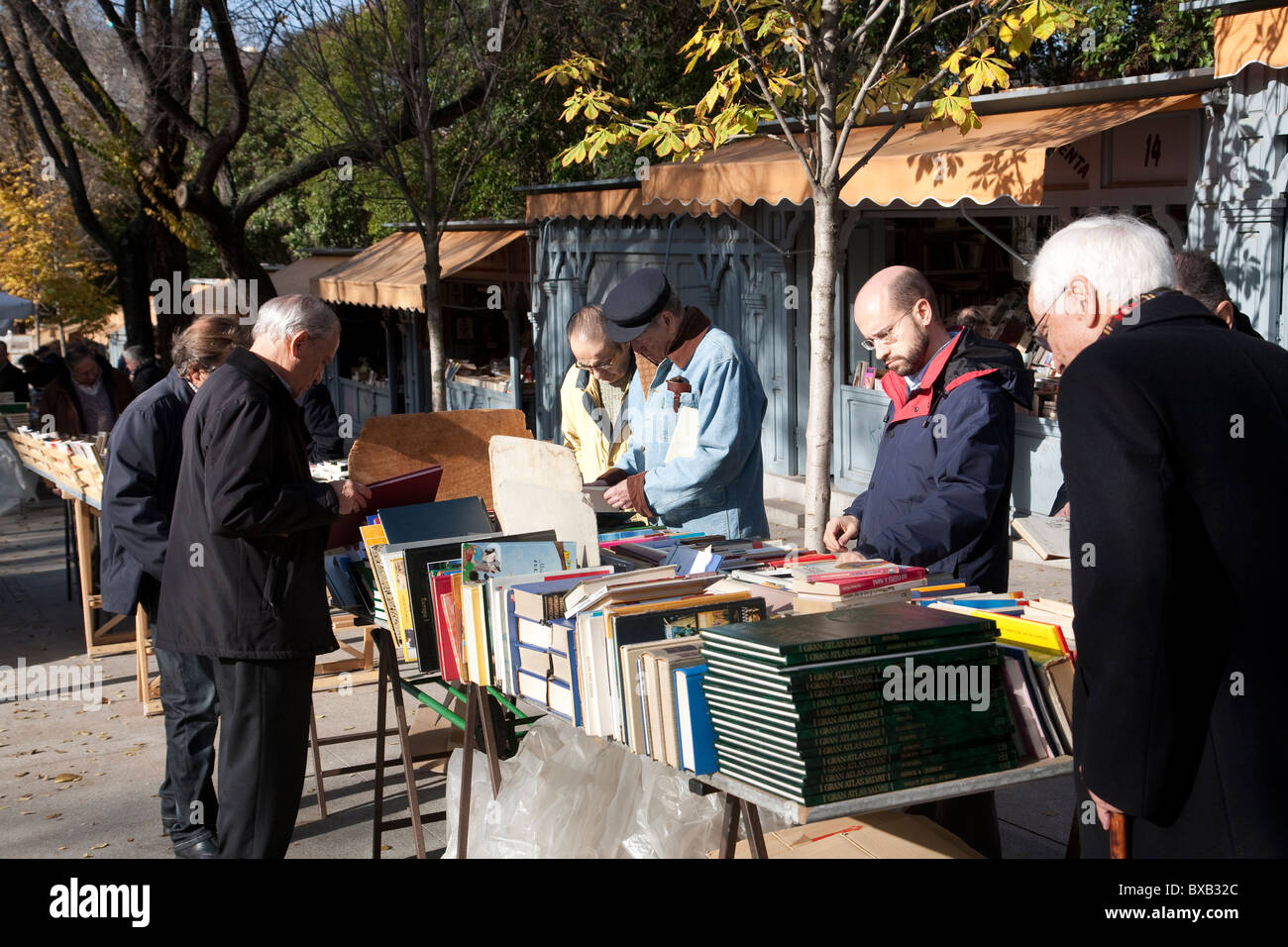 Outdoor book stalls hi-res stock photography and images - Alamy