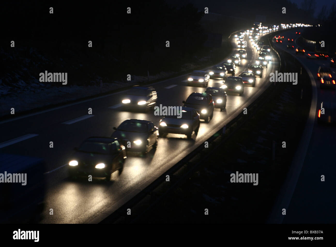 Traffic light on low shutter hi-res stock photography and images - Alamy