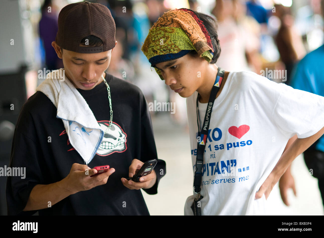 teenagers with cell phones, cebu city, philippines Stock Photo - Alamy