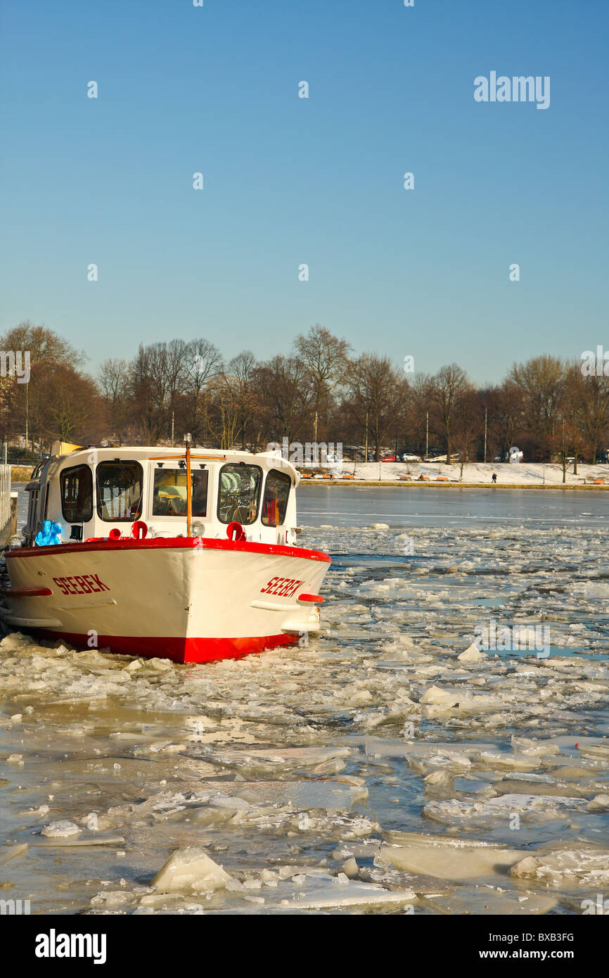 Boats trapped in ice hi-res stock photography and images - Alamy