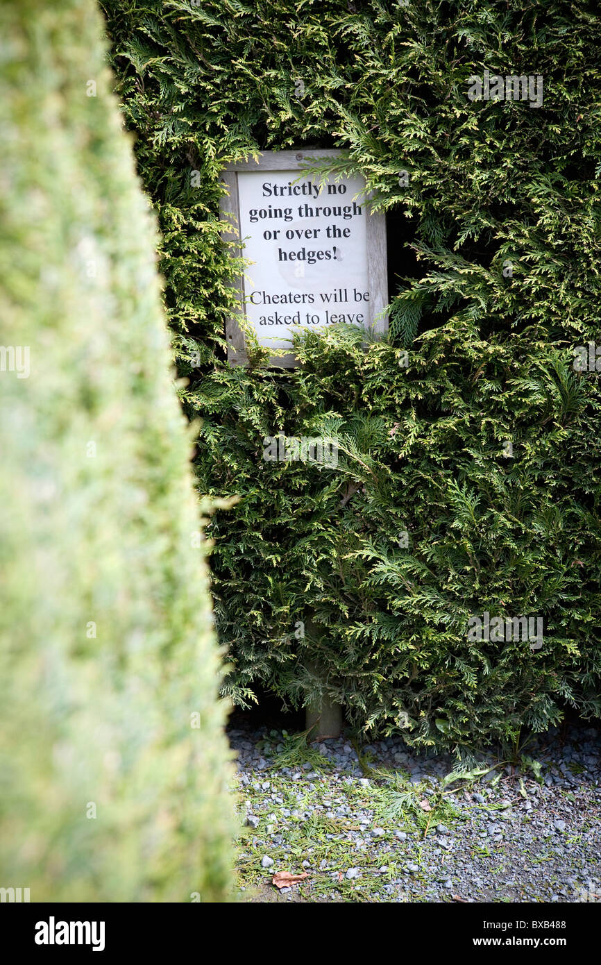 Garden warning signs hi-res stock photography and images - Alamy