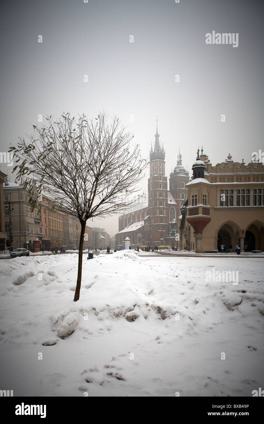 Krakow square snow hi-res stock photography and images - Alamy
