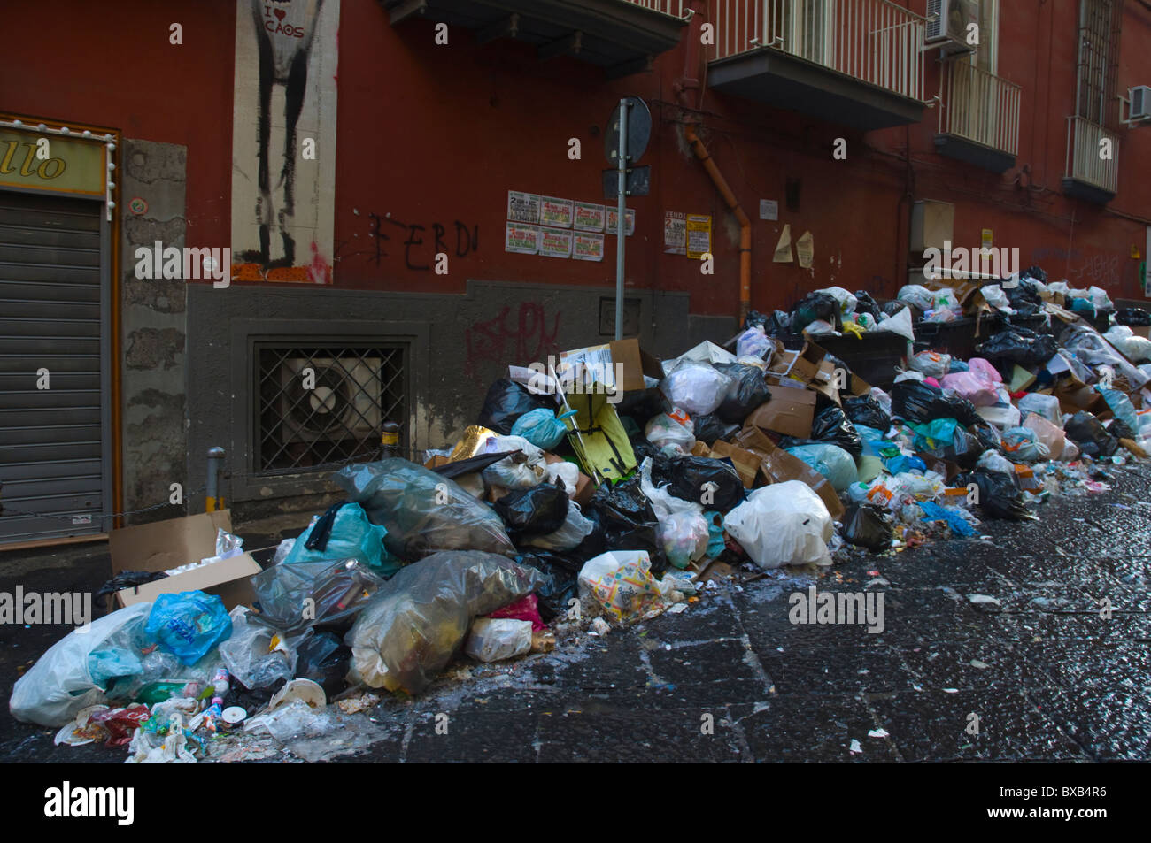 Rubbish naples hi-res stock photography and images - Alamy