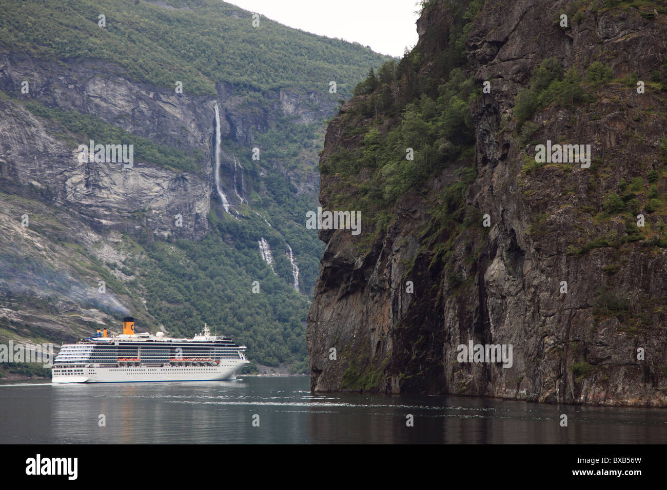 Ship between rocks hi-res stock photography and images - Alamy