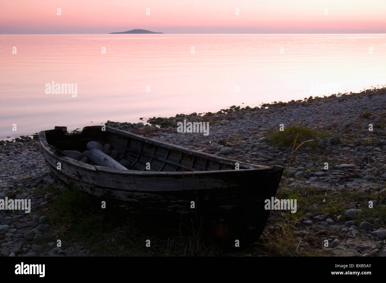 Row Boat Shore High Resolution Stock Photography and Images - Alamy