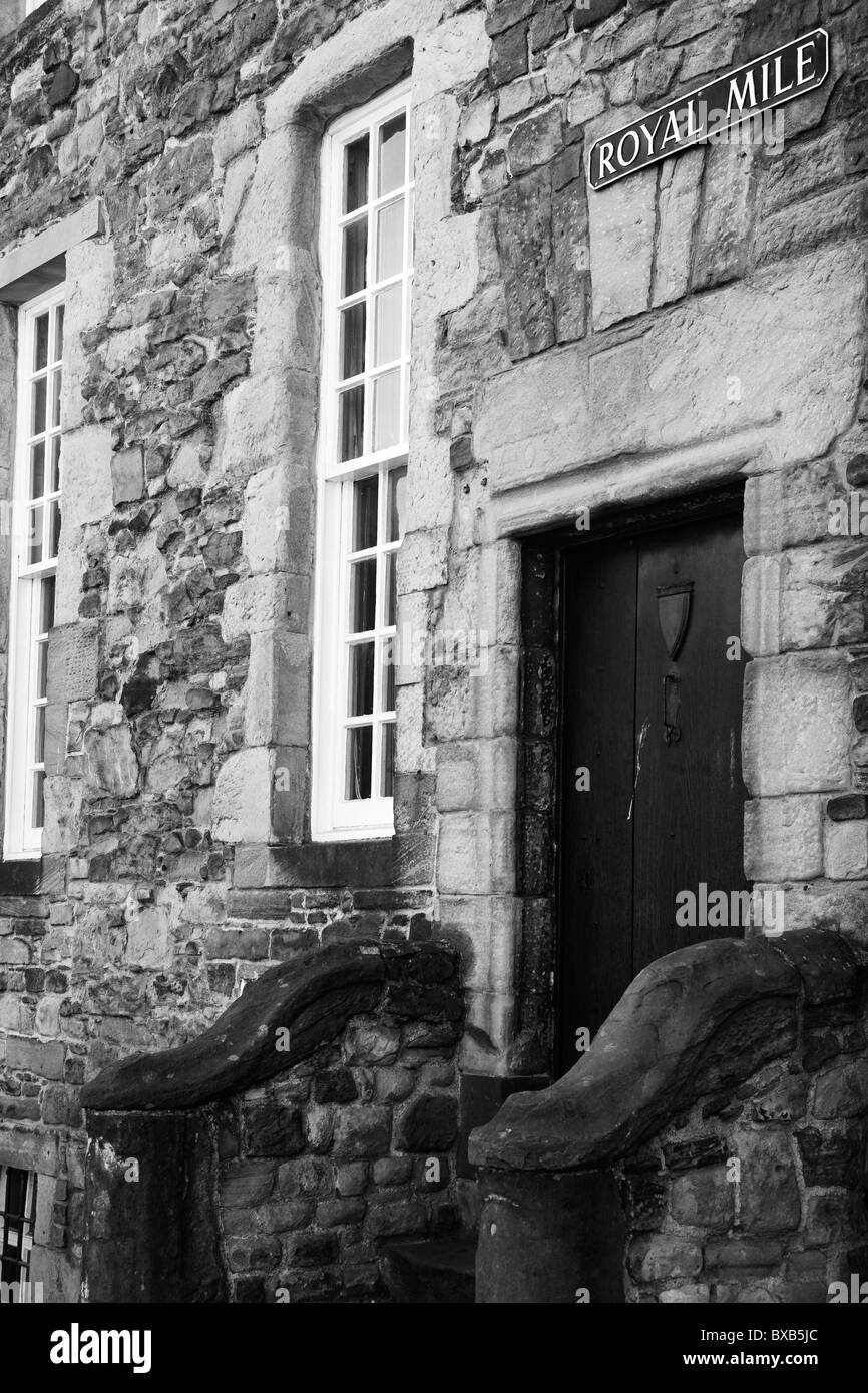 Edinburgh houses Black and White Stock Photos & Images - Alamy