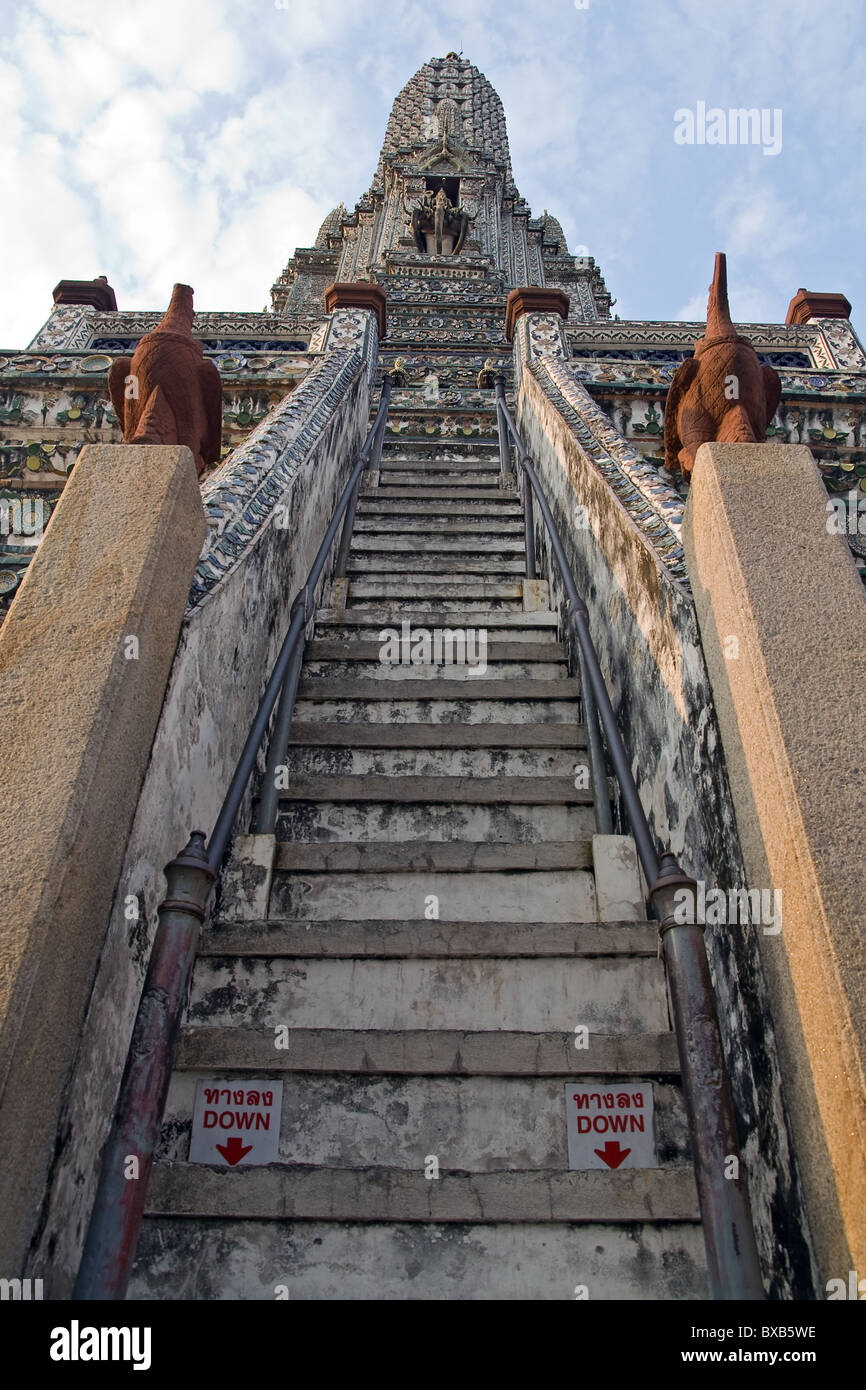 Build wat arun bangkok hi-res stock photography and images - Alamy