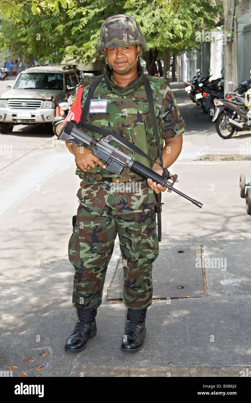 Thai police officer guard thai hi-res stock photography and images - Alamy