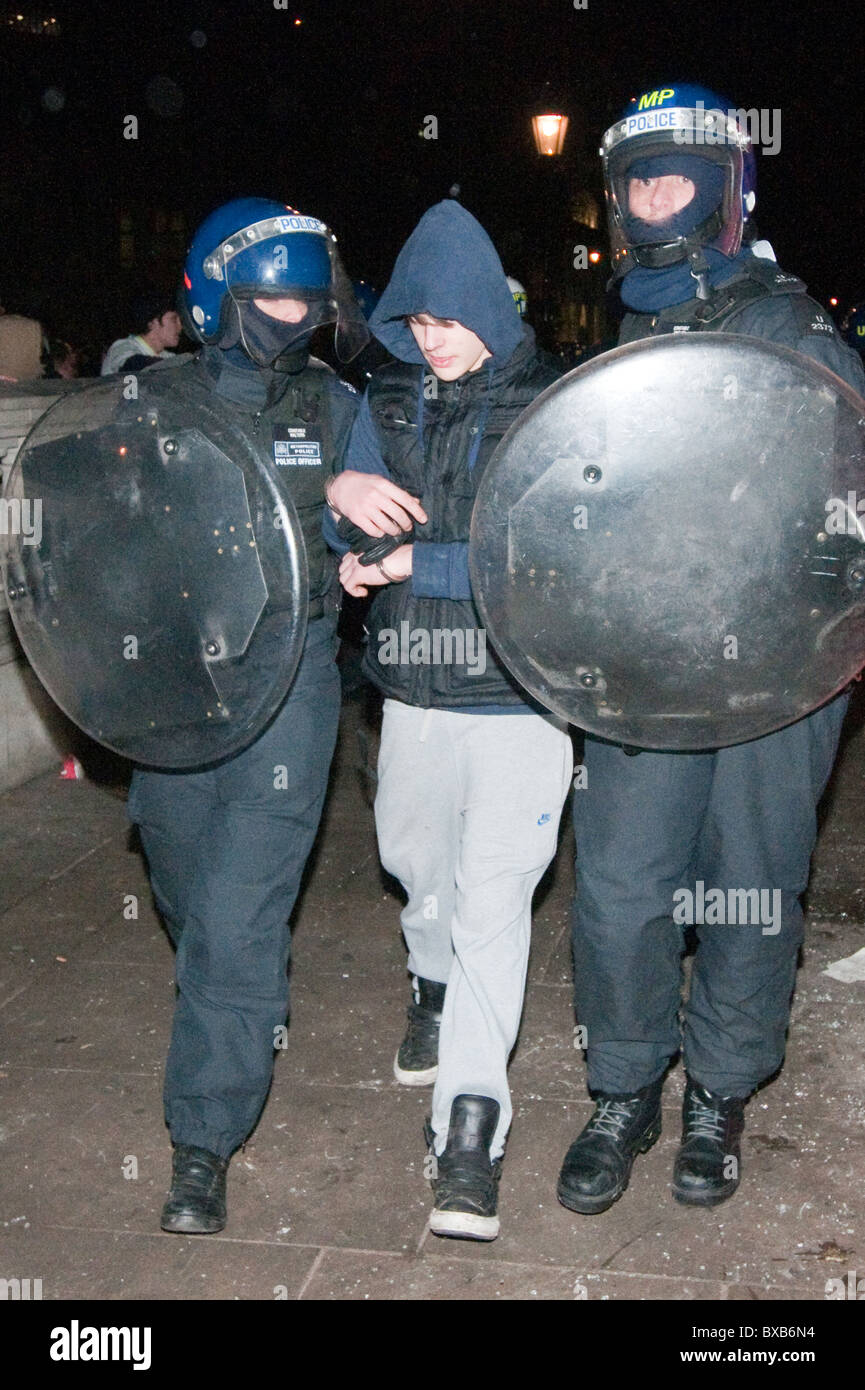 Metropolitan police officers, most in full riot protective uniform in ...