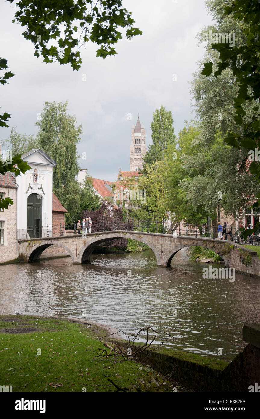 One of the many bridges above the canals of Bruges, Belgium Stock Photo ...