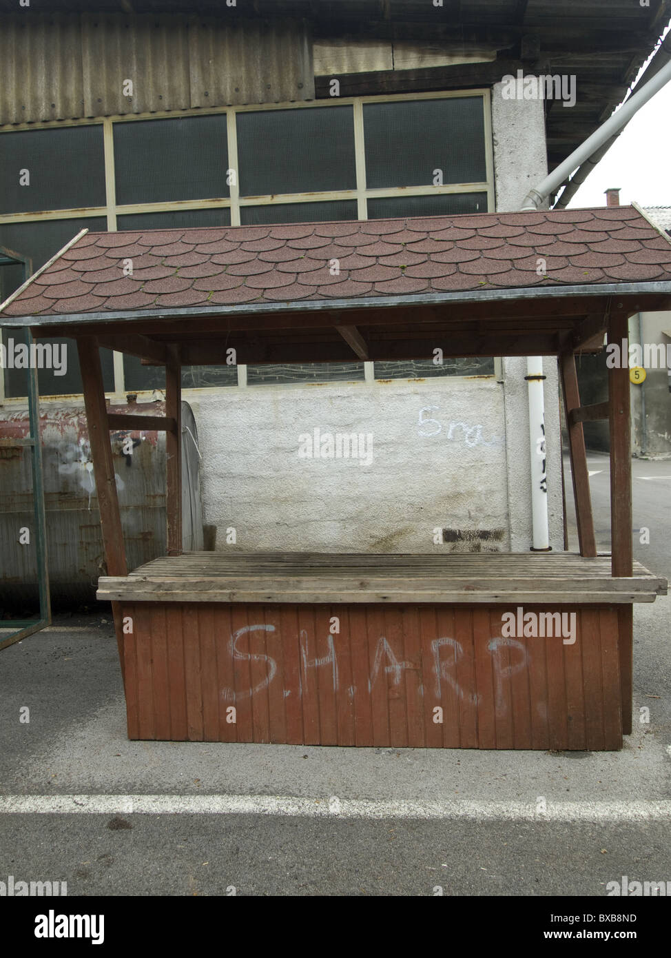 Stand empty hi-res stock photography and images - Alamy