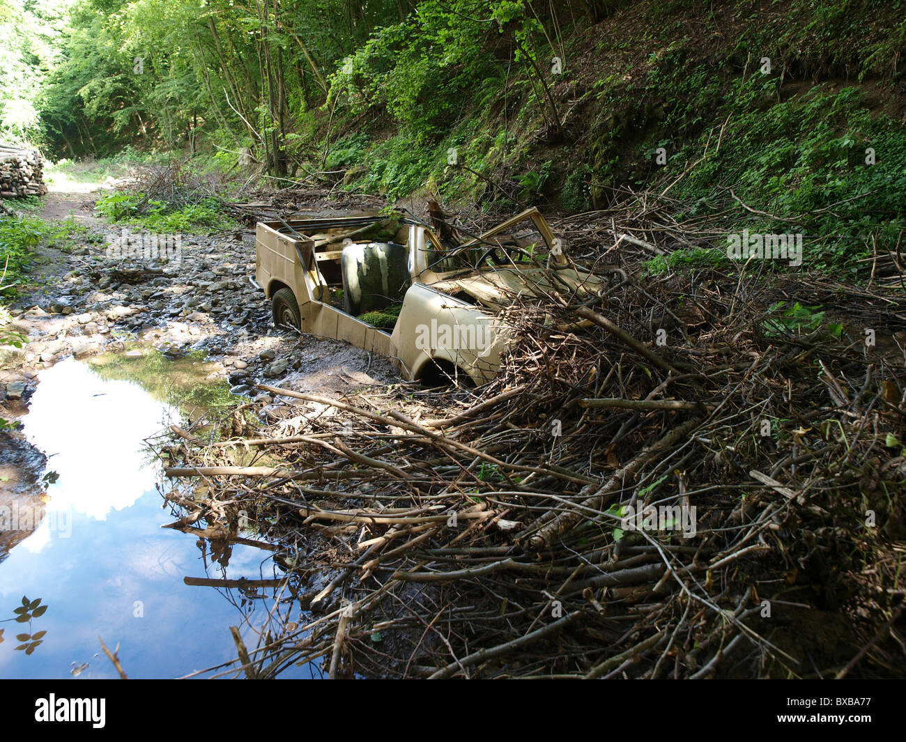 Car wrecks hi-res stock photography and images - Alamy