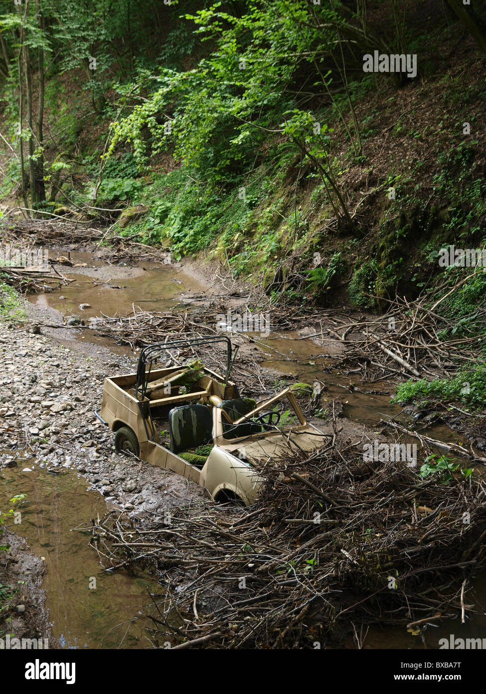 Car wrecks hi-res stock photography and images - Alamy