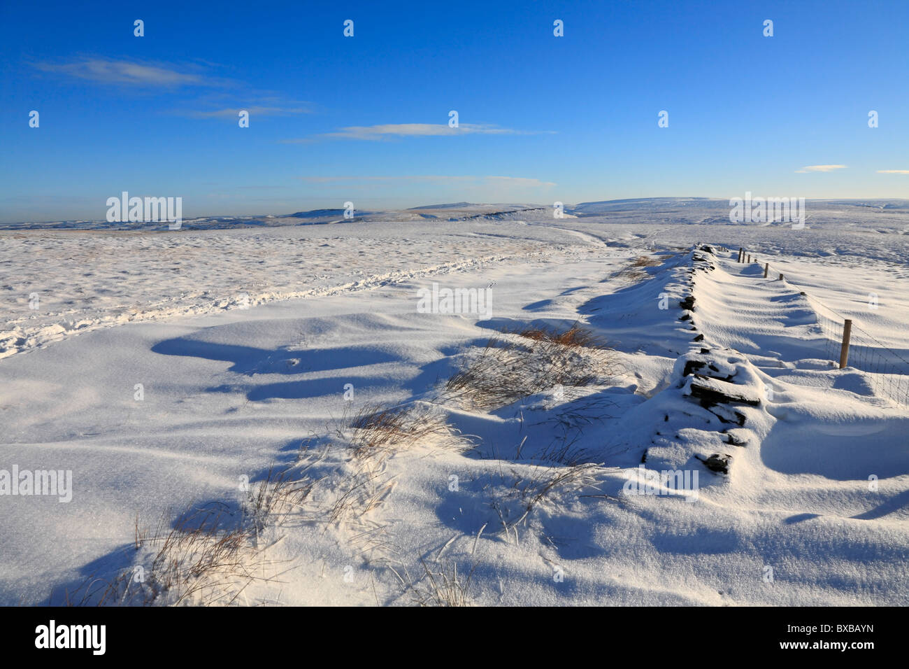Deep snow on the Pennine Way near Buckstones on the Yorkshire ...