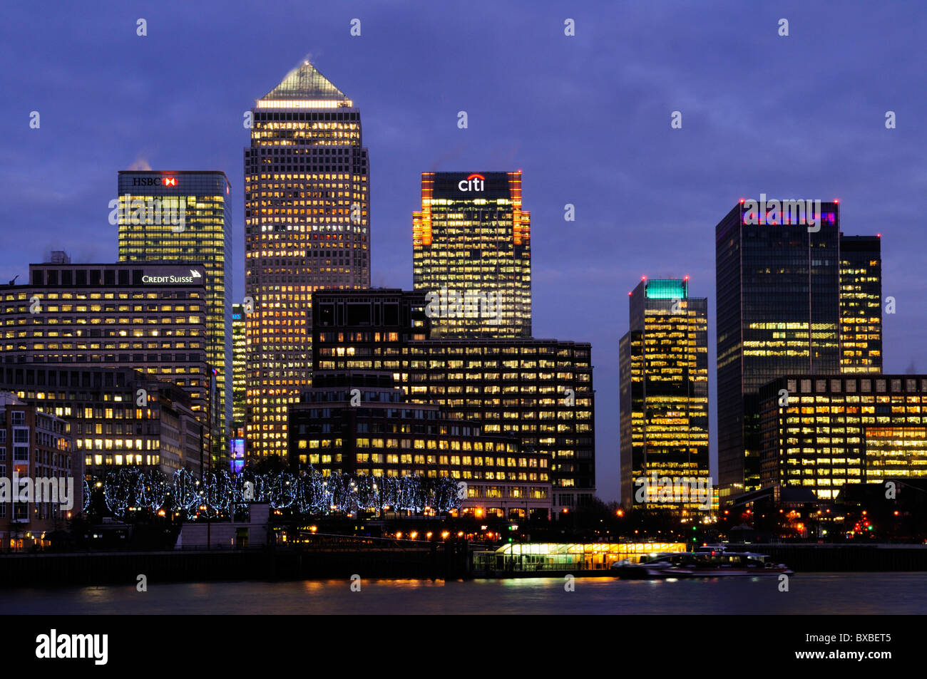 Hsbc canary wharf skyline hi-res stock photography and images - Alamy