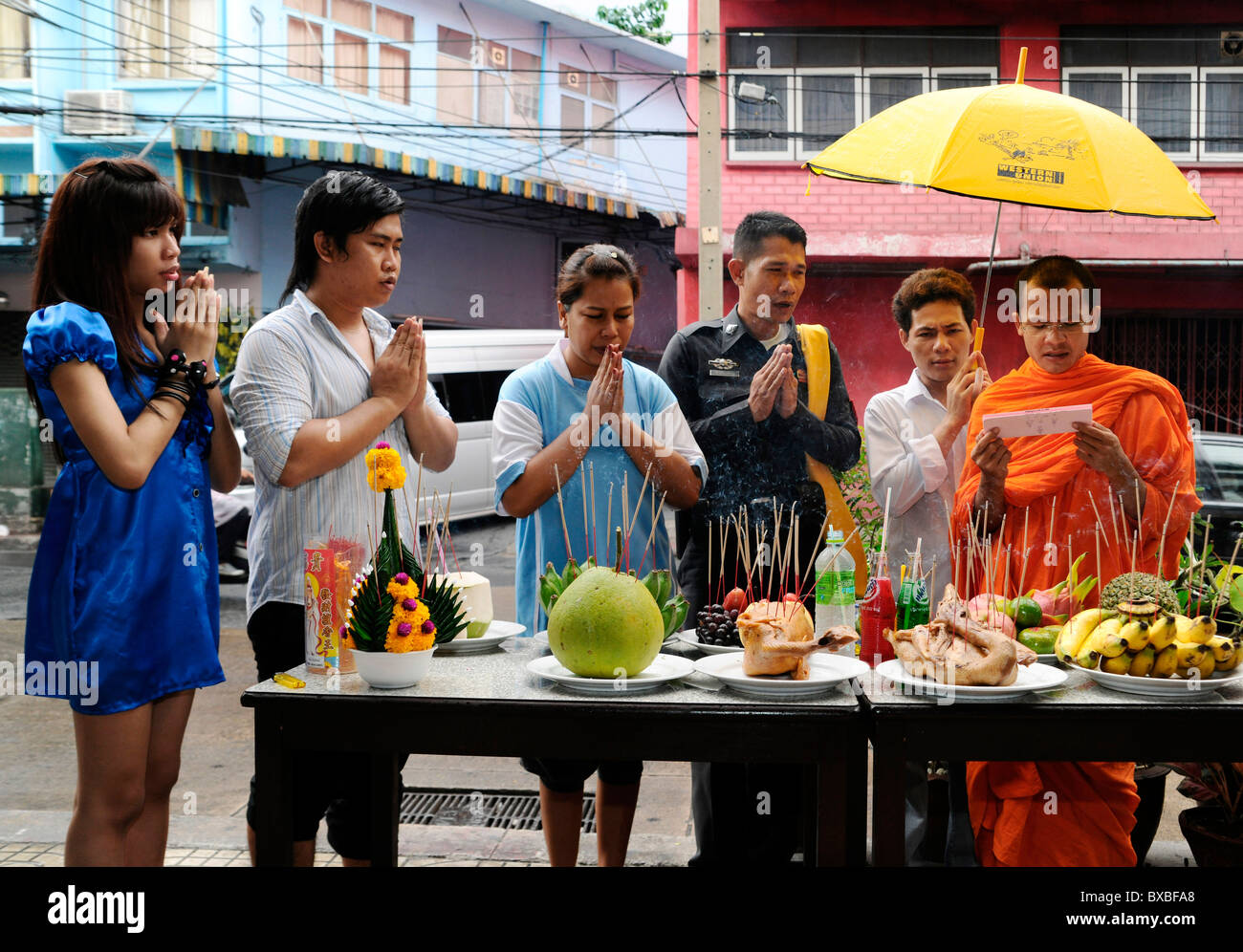 Praying people, Bangkok, Thailand, Asia Stock Photo - Alamy