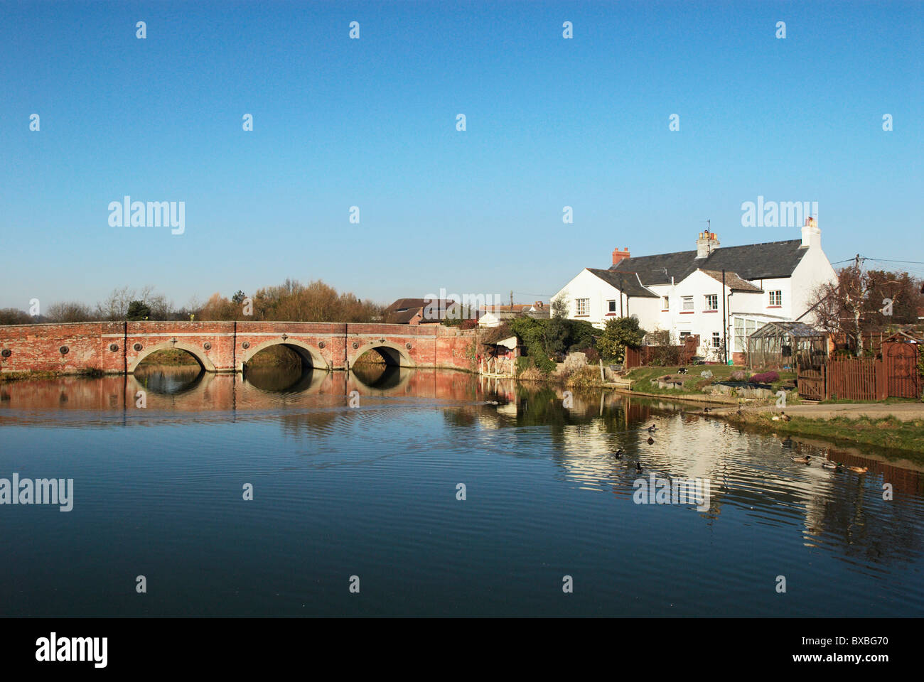 Village arch arched bridge hi-res stock photography and images - Alamy