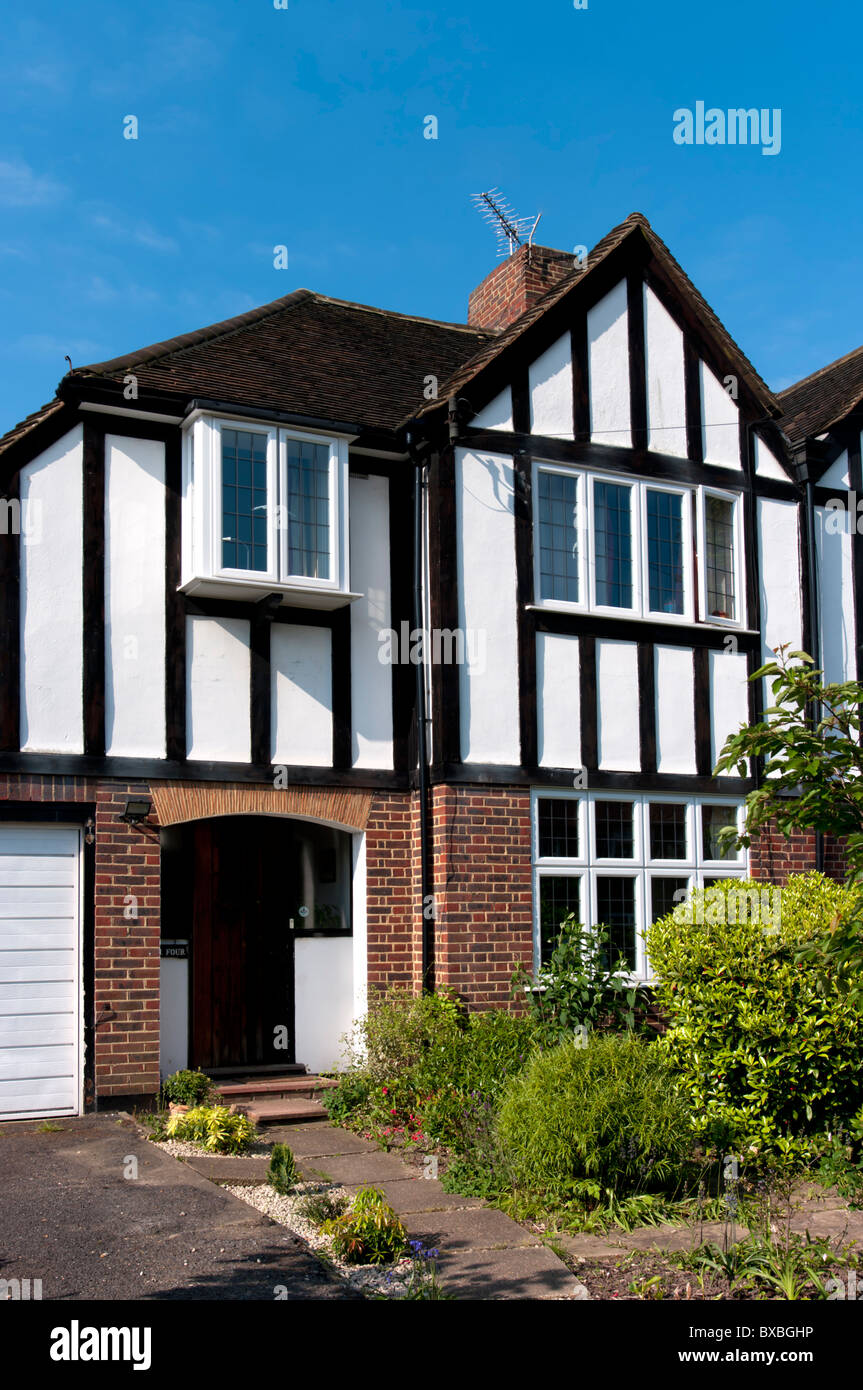 Mock tudor house in suburb hi-res stock photography and images - Alamy